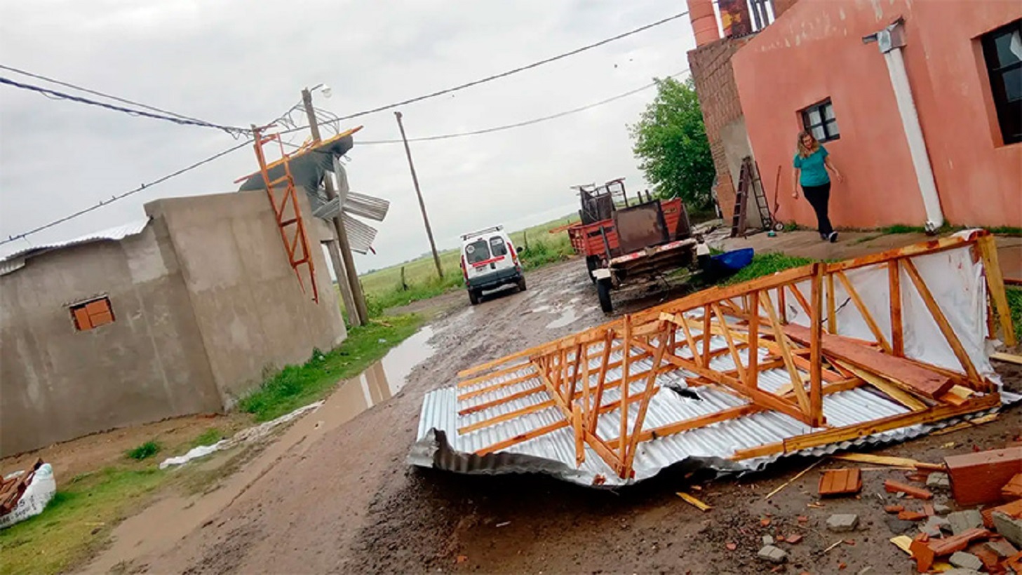 Localidad de la provincia sufrió destrozos y voladura de techos por el ...