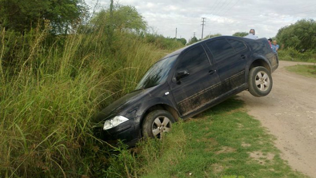 El auto terminó en una zanja - Noticias - Elentrerios.com
